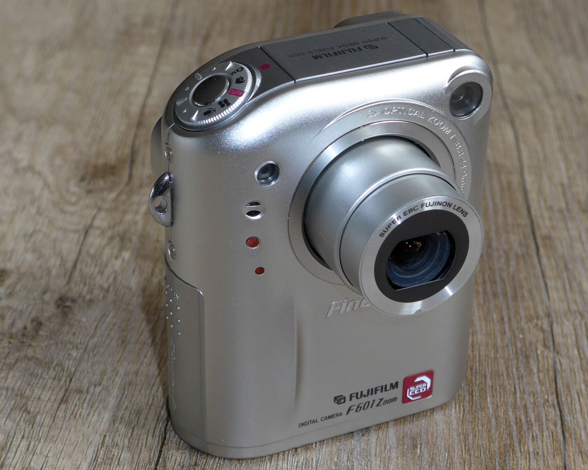 Fuji Finepix F601 Zoom C. Zahn - Digitalkamera-Museum